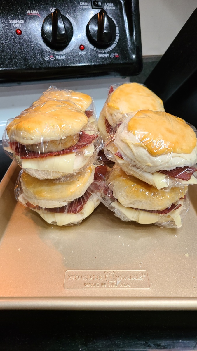 Meal Prep Bacon Egg and Cheese Biscuits - No Getting Off This Train